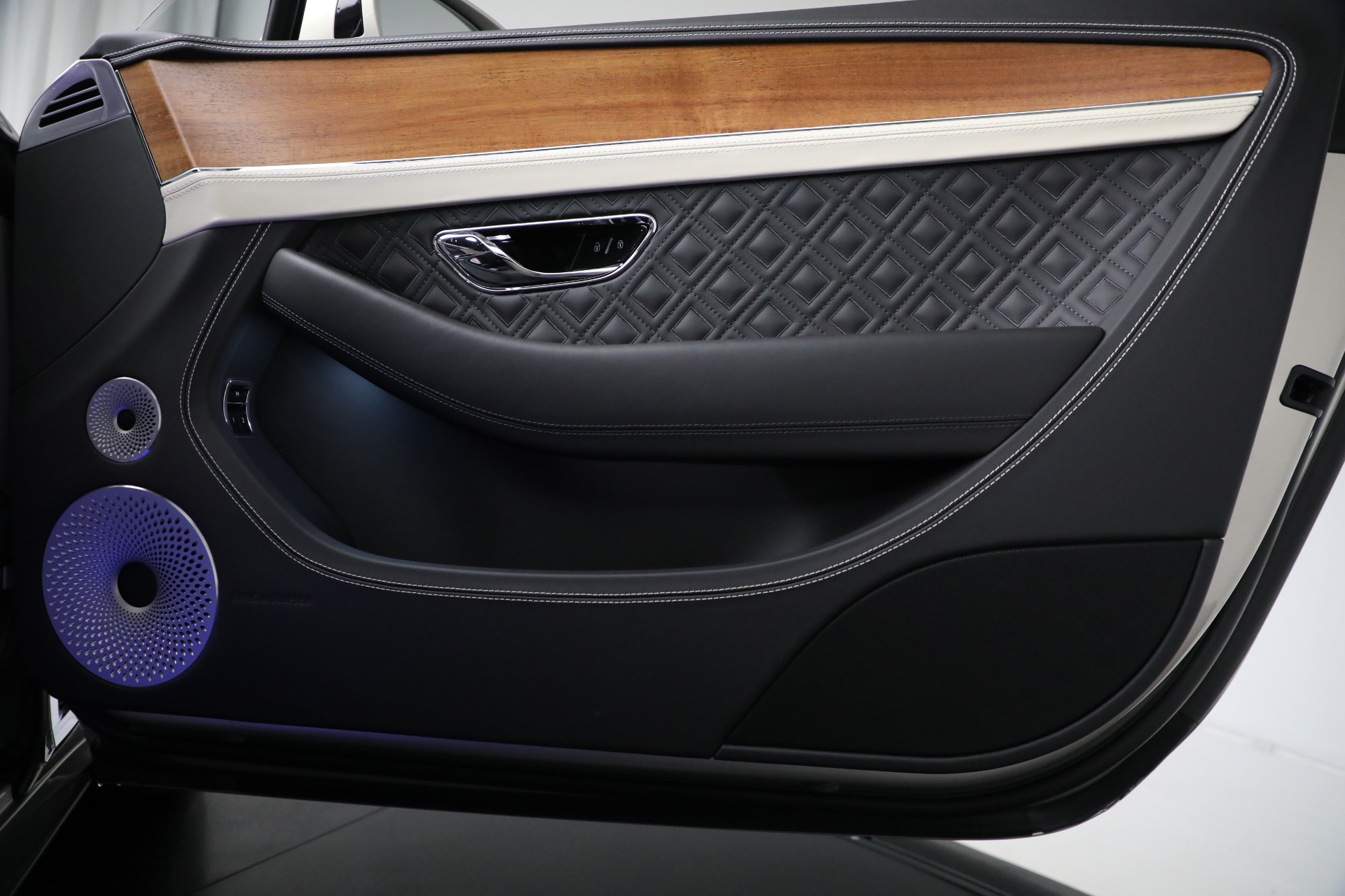 Pre-Owned 2023 Bentley Continental GT Azure V8 For Sale (Special ...